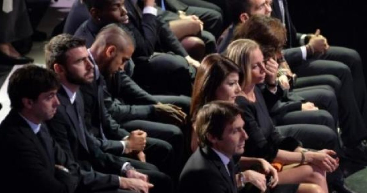 Pirlo e Buffon premiati e (ben) accompagnati: uscita in doppia coppia ...