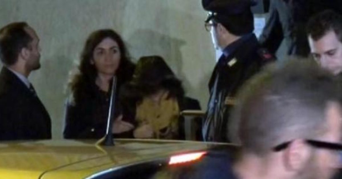 Omicidio Loris: la madre lo avrebbe ucciso da sola, lei urla 'Sono ...