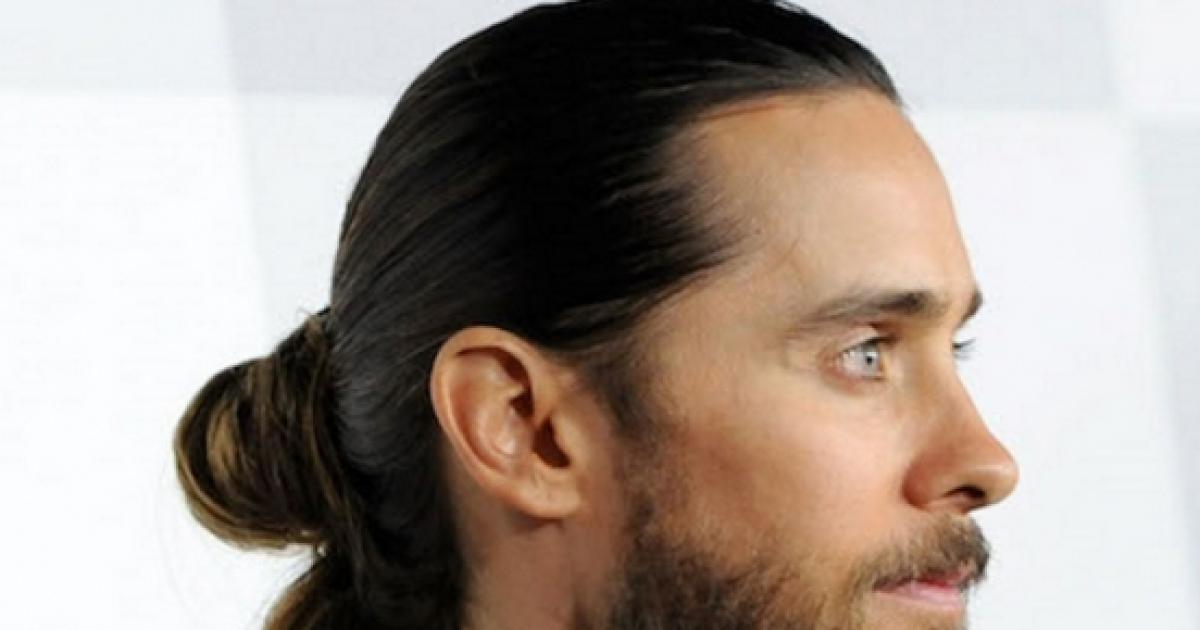 Spopola la moda maschile dello chignon finto da uomo anche per l ...