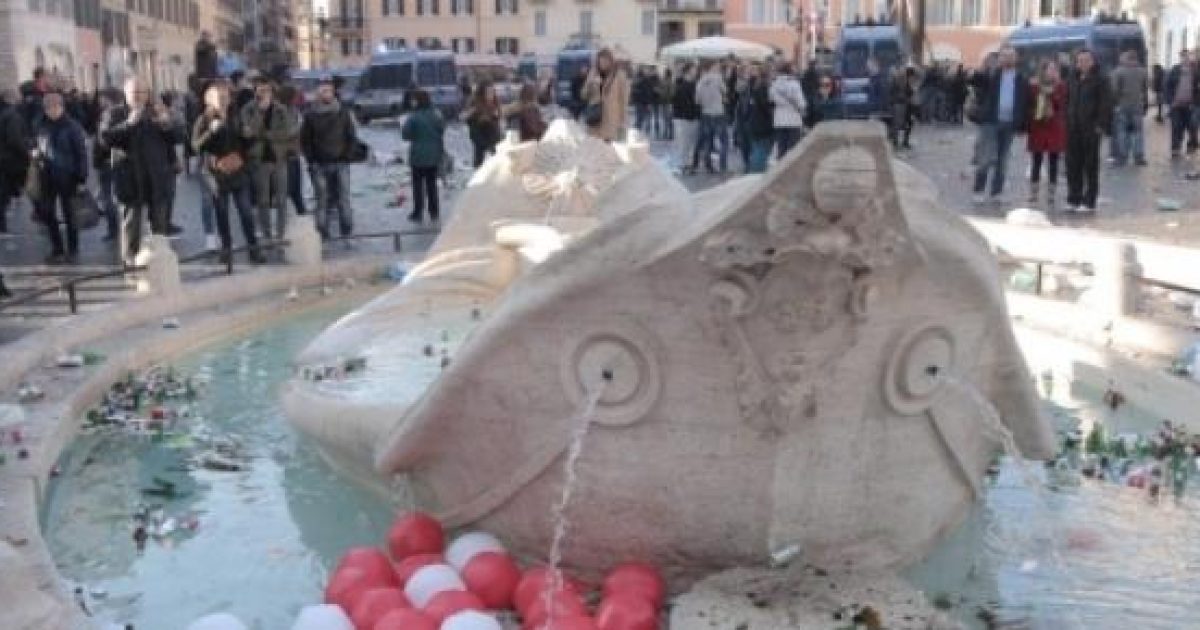 Roma-Feyenoord, la Capitale devastata da atti vandalici e simboli shock ...