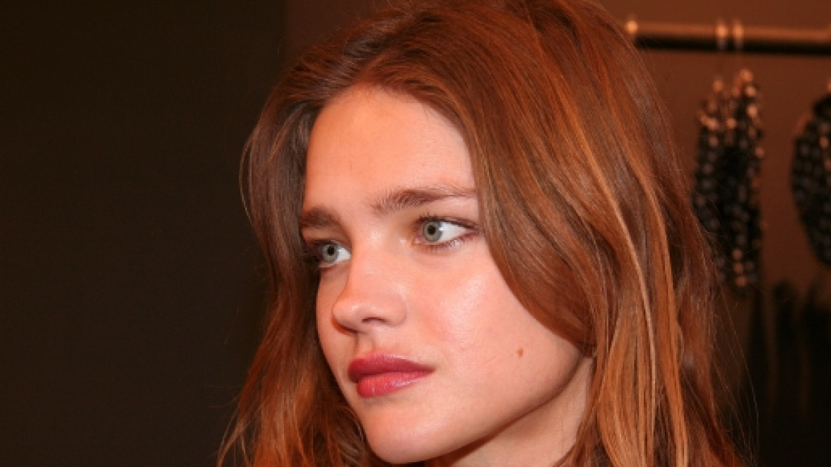 La modella russa Natalia Vodianova allontanata da un bar perché ...