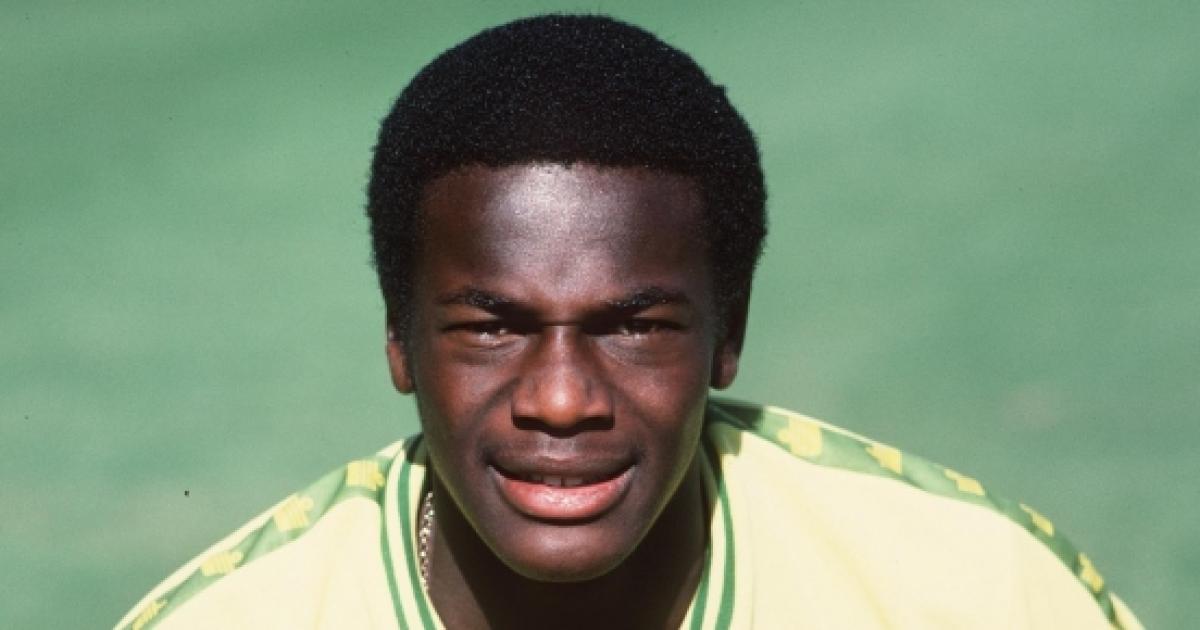 La triste storia di Justin Fashanu, primo gay dichiarato del calcio ...