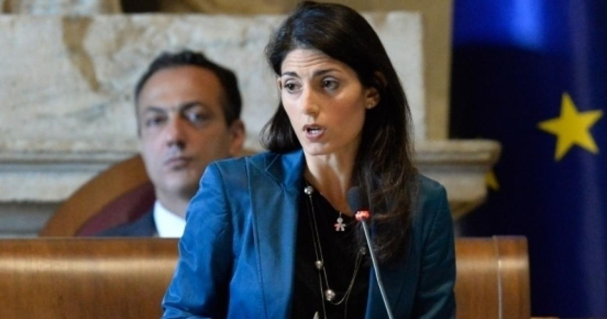 Roma, ecco perché Virginia Raggi rischia di essere indagata