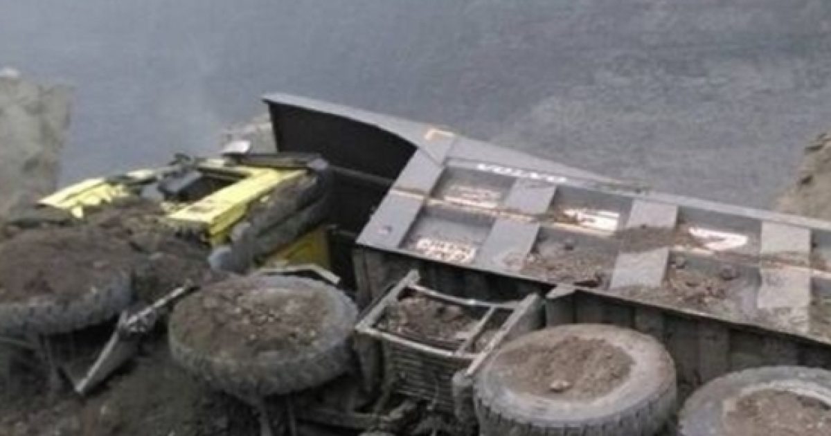 India- fears for coal miners trapped in mine collapse - death toll rises