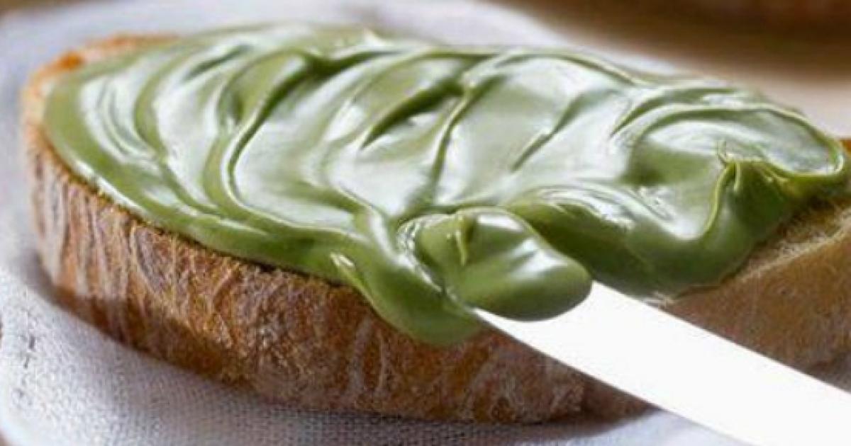 Crema di pistacchio: un cucchiaio tira l'altro. Crema di pistacchio: un cucchiaio tira l'altro.