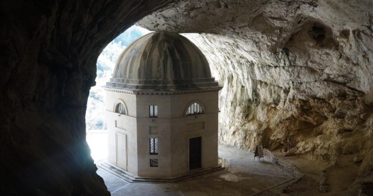 Marche: National Geographic omaggia il Tempio di Valadier, un gioiello ...