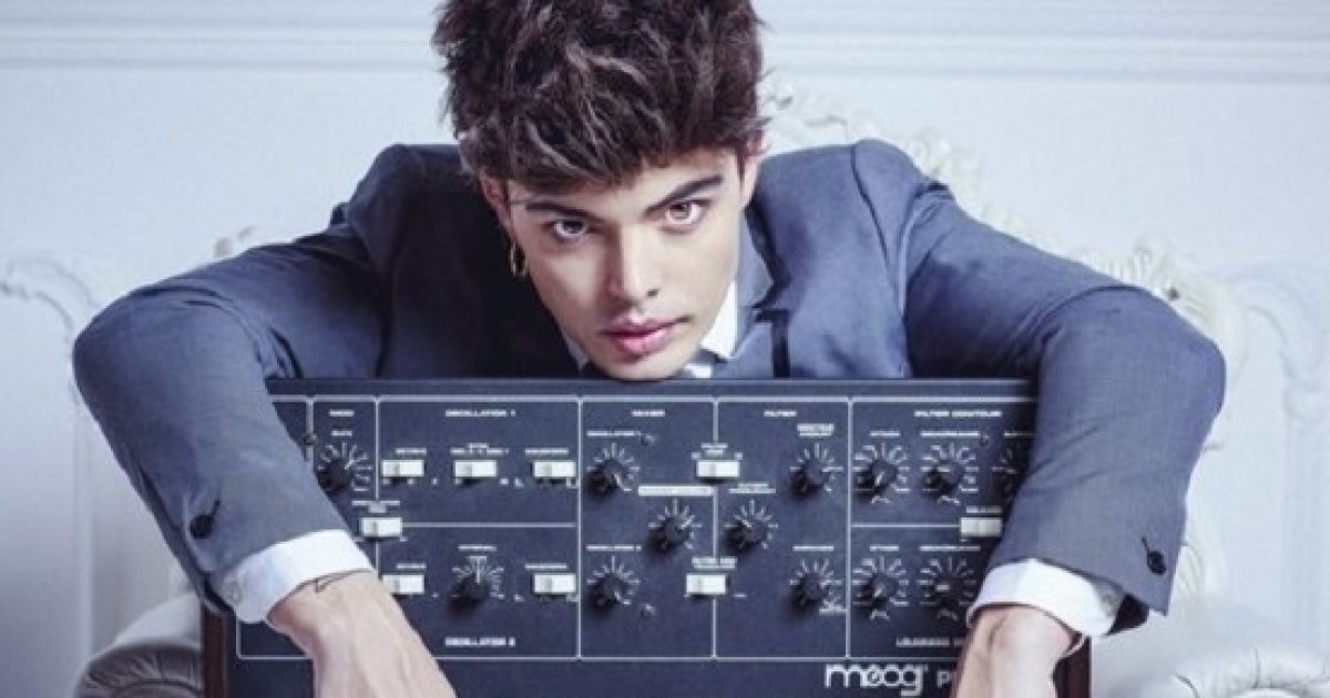 Stash, sputo alla telecamera e lite con Mandelli