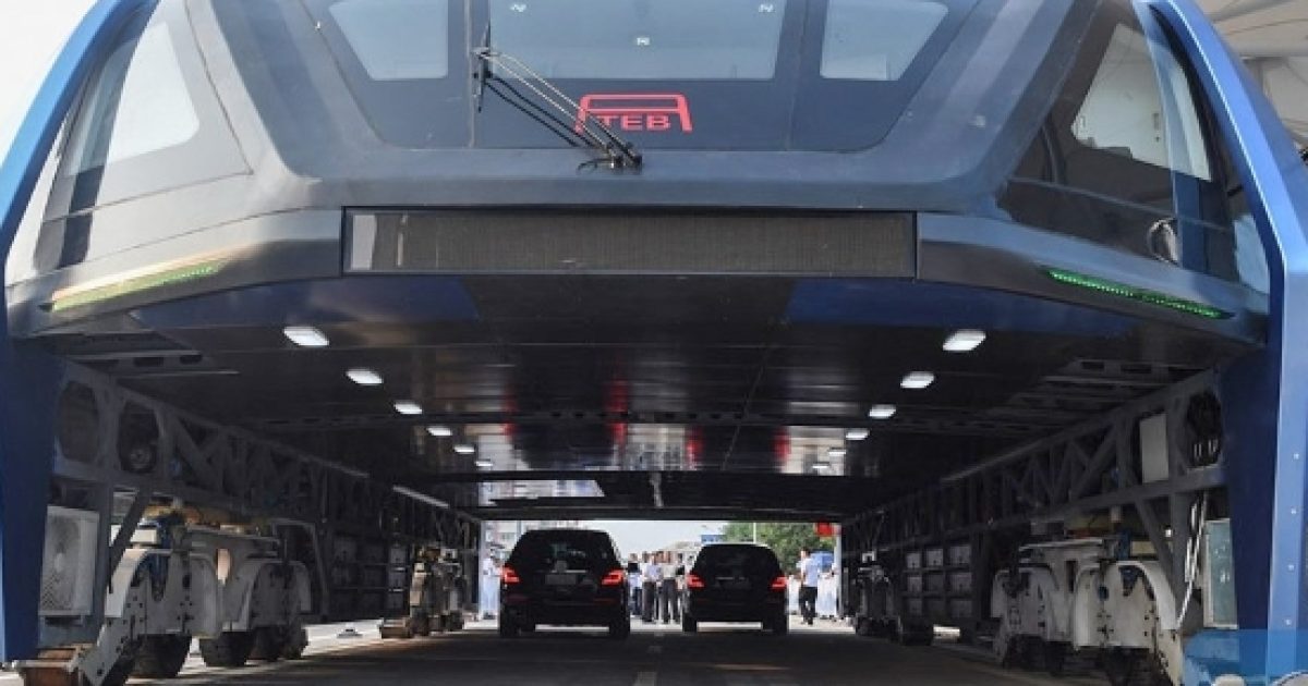 Dalla Cina arriva il Transit Explore Bus, l'autobus 'mangia macchine'