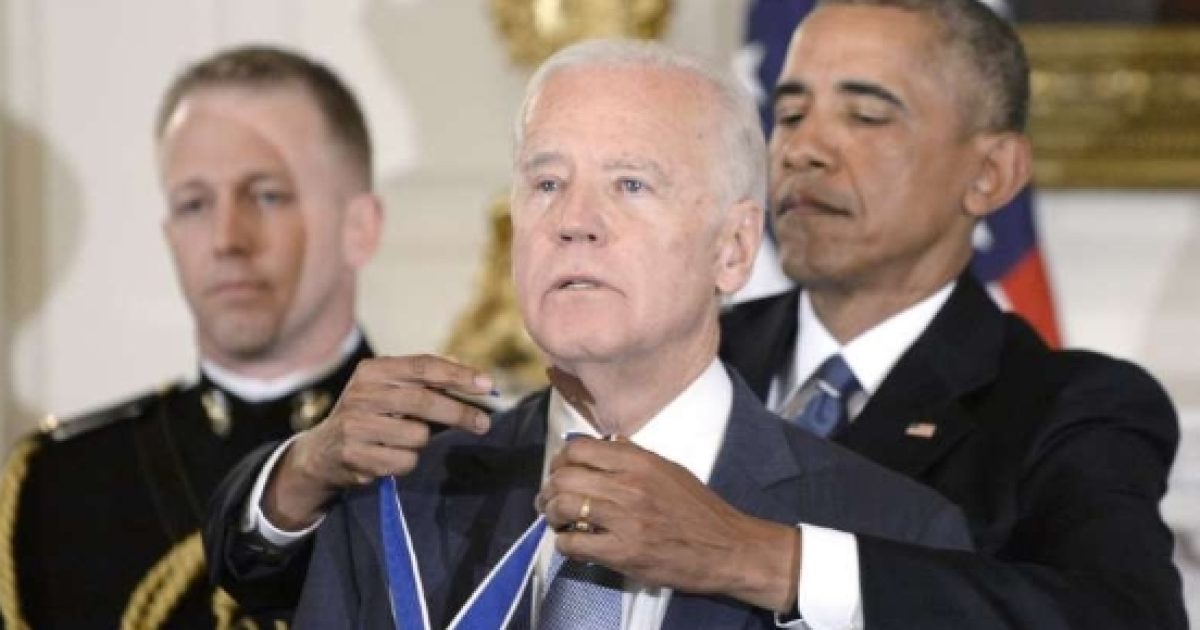 Obama presents Biden with Presidential Medal of Freedom