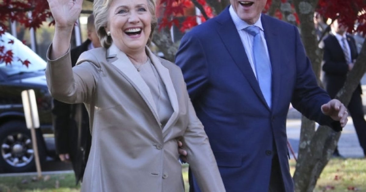 Hillary Clinton greeted at Donald Trump’s inaugural ceremony with jeers