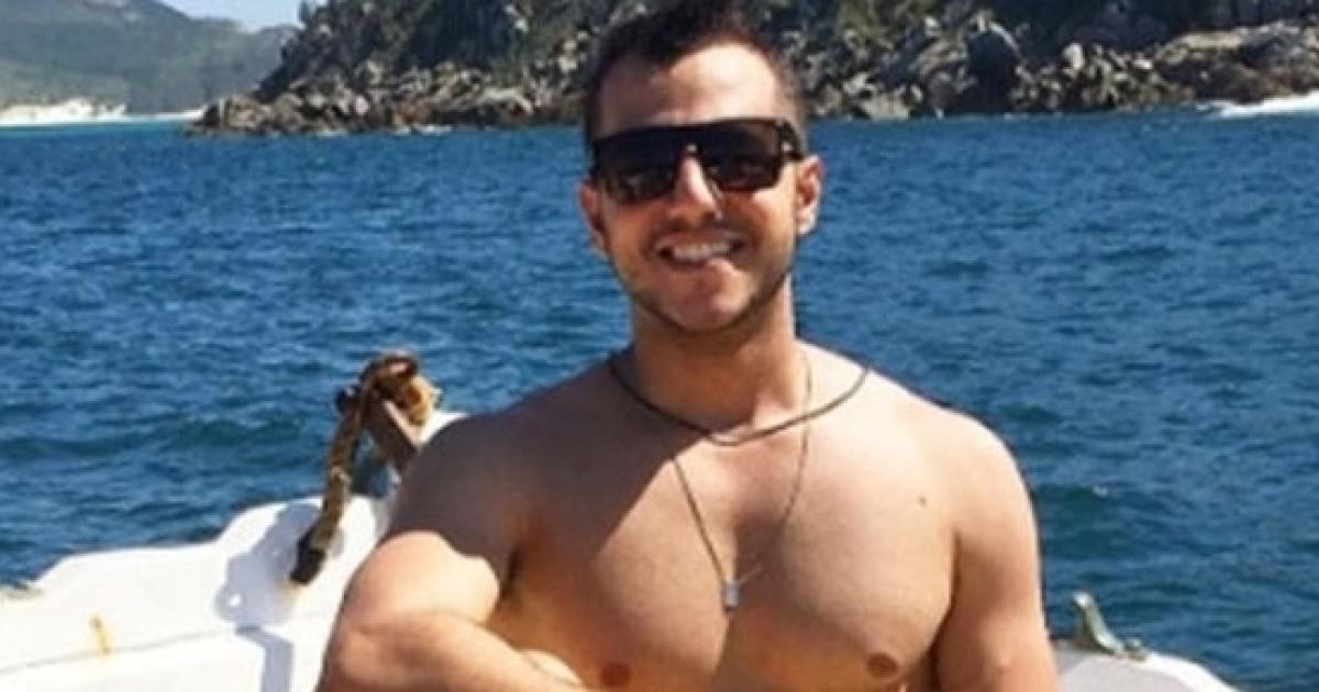 Ex-BBB Matheus tira foto de sunga e detalhe chama muito atenção das fãs ...