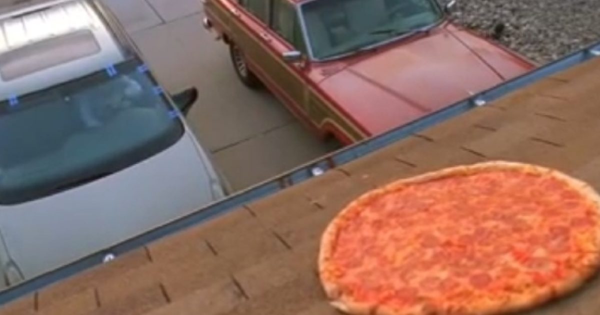 'Breaking Bad' fans honoring the series by tossing pizza on Walter ...