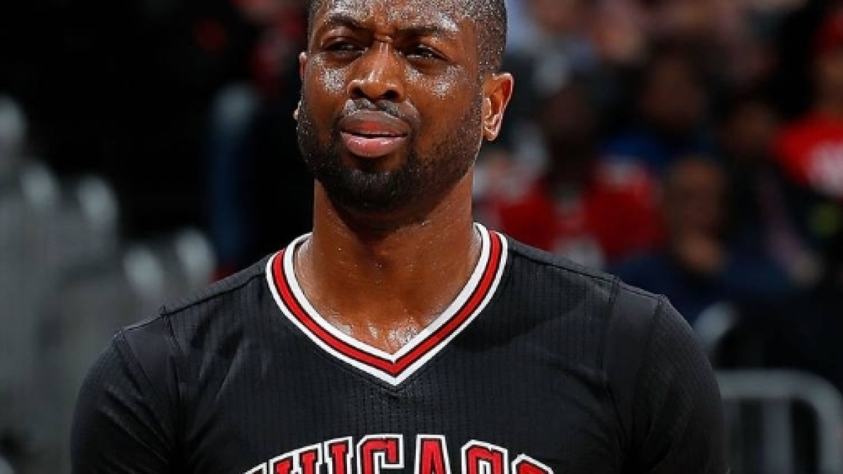 Wade should not start at shooting guard for the Cavs