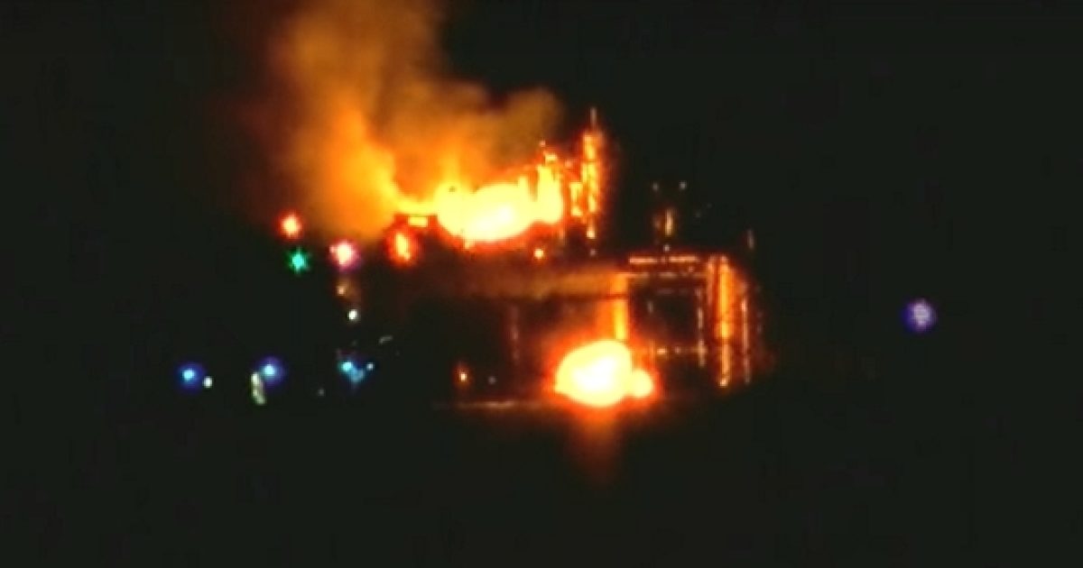 Explosion on Louisiana oil rig: seven injured and one missing