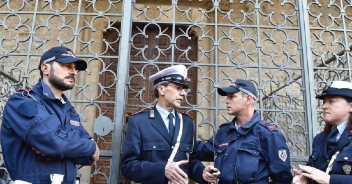 Firenze: da una navata di S. Croce è caduta la pietra che ha ucciso un ...