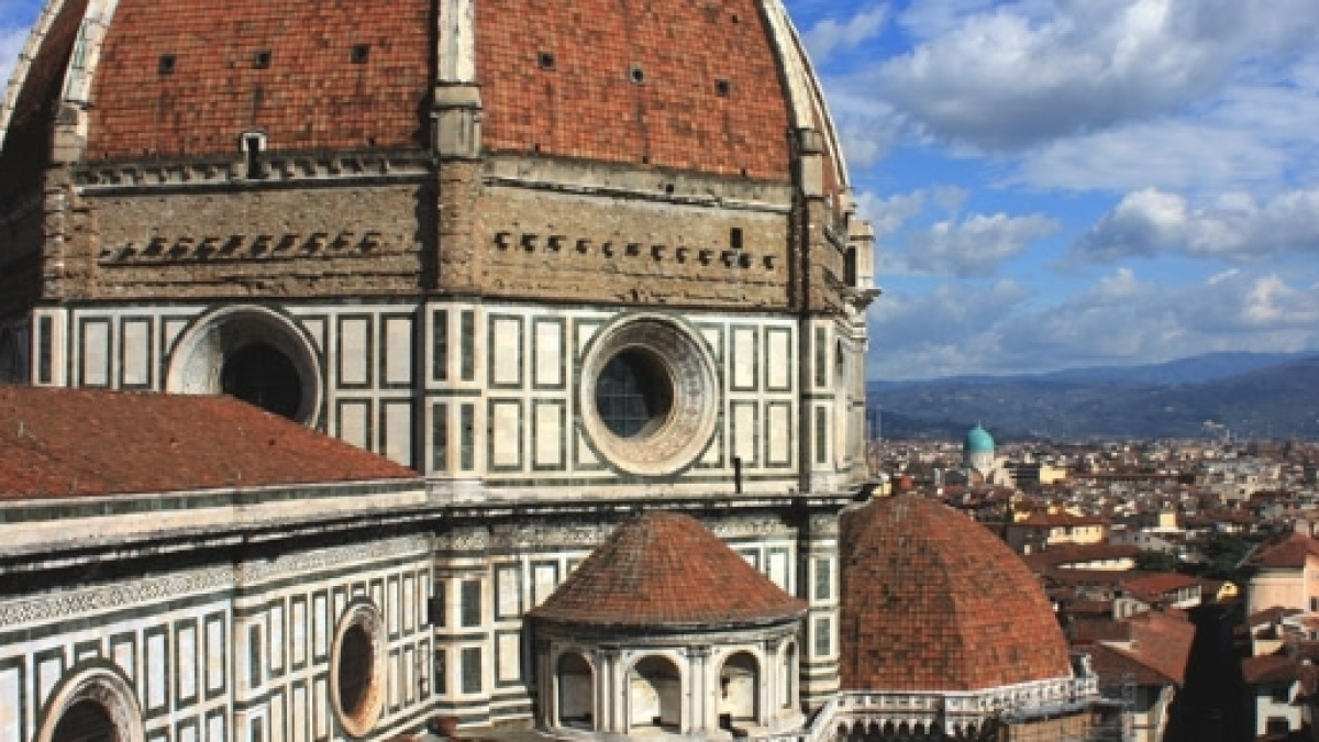 Turista muore a Firenze per crollo di un capitello della Basilica di S ...