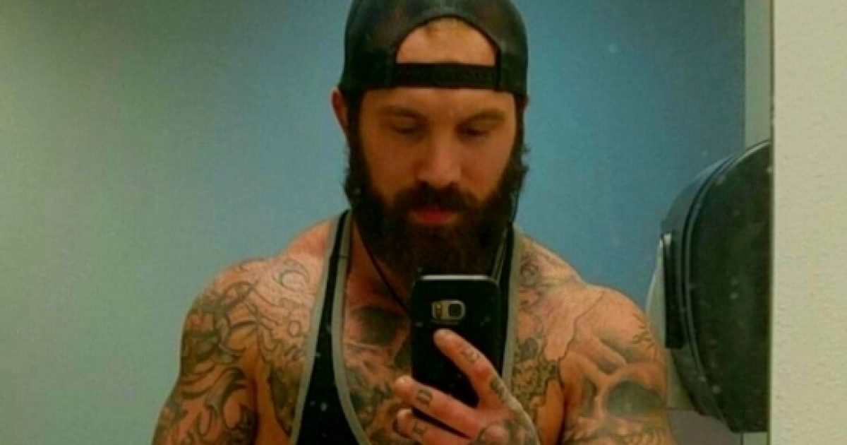 Chelsea Houska takes aim a 'druggie' Adam Lind during 'Teen Mom 2' reunion
