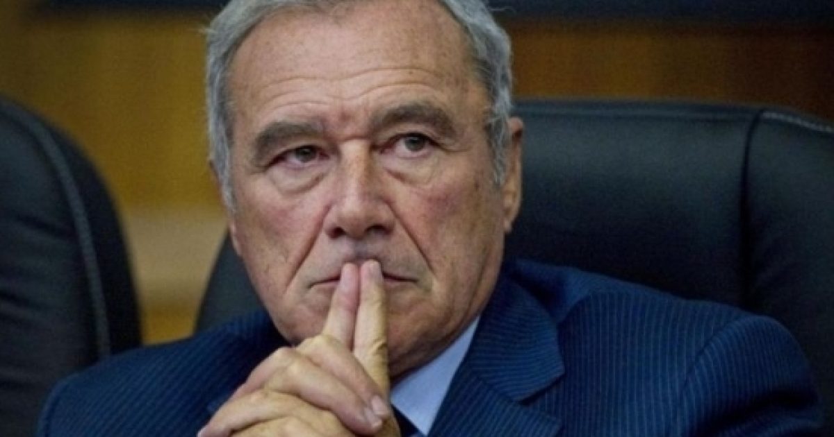 Il presidente del Senato decide di cambiare casacca e passa al gruppo Misto