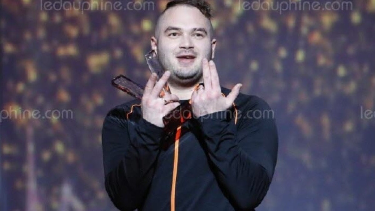 Jul, le rappeur en plein dérapage.