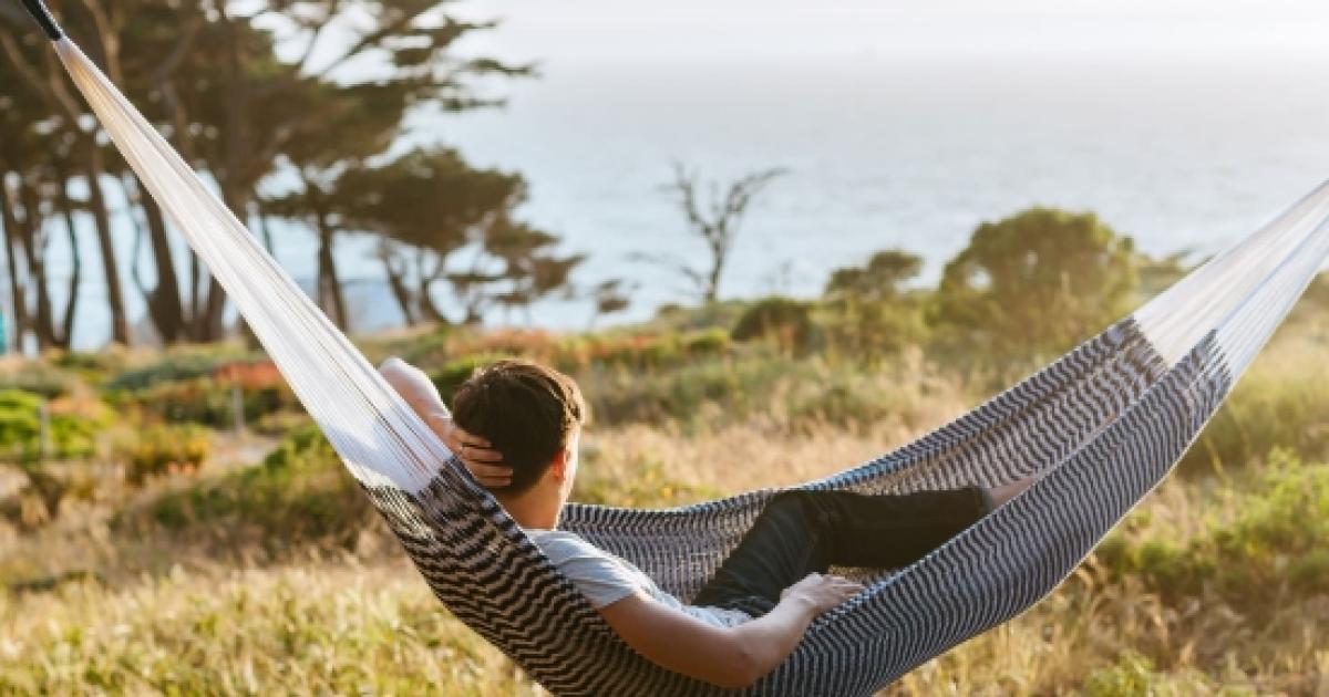 ¿En que nos beneficia hacer una siesta de 30 minutos al día?