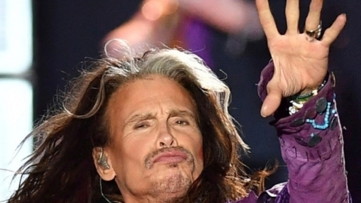 Steve Tyler debunks rumors of heart attack cutting band tour short