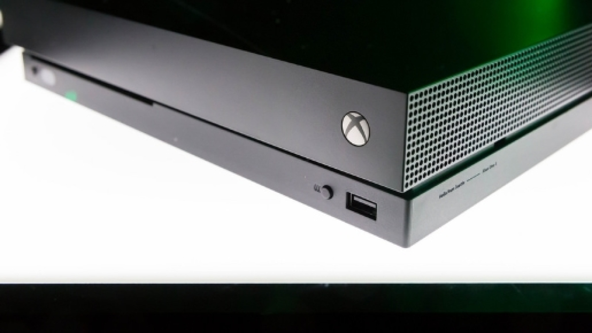 Xbox One X hides image of Master Chief riding a scorpion