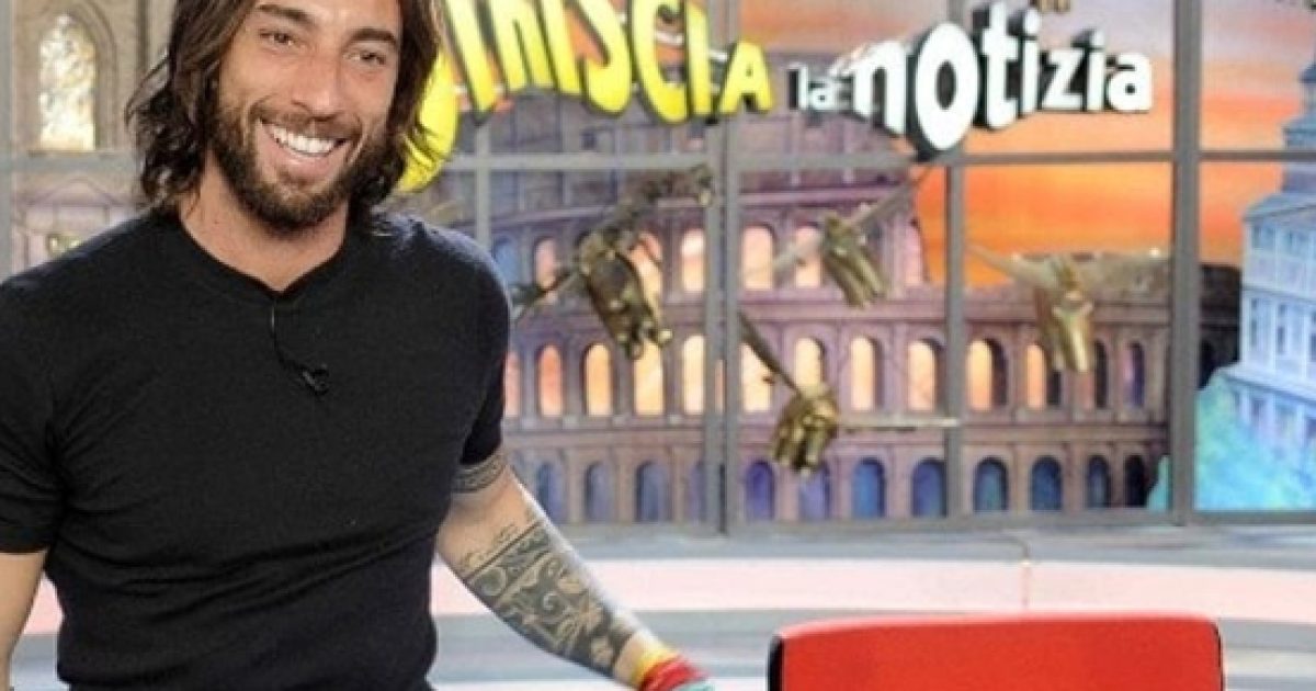 Tutto quello che c'è da sapere sull'aggressione subita dalla troupe di Striscia