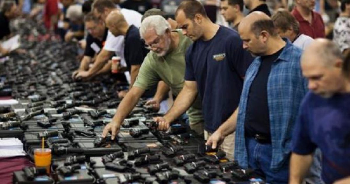 Nuovo record di vendita di armi negli Usa per il Black Friday