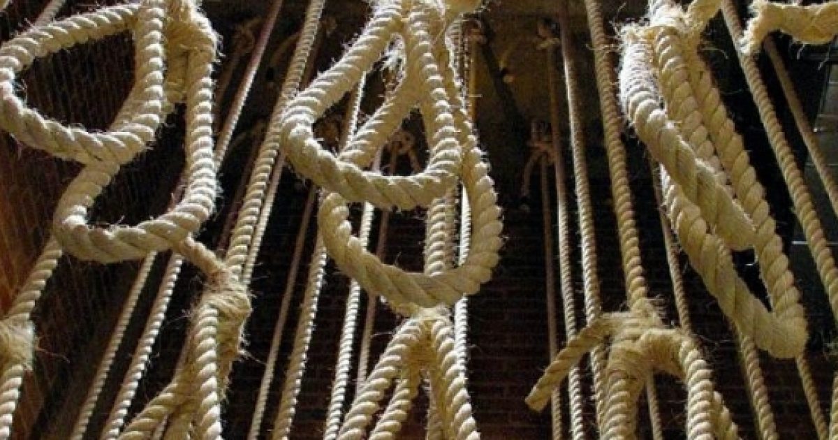 Syria carries out mass hanging of nearly 13,000 prisoners