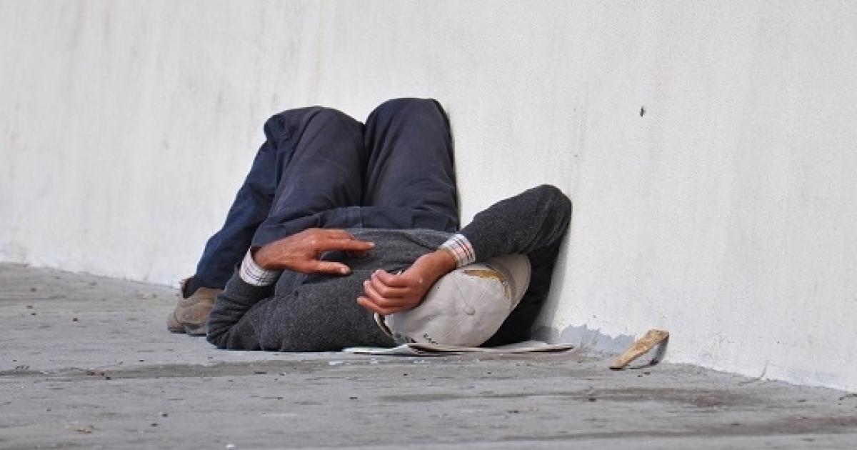 Homeless man waits for his mom for three years on street corner