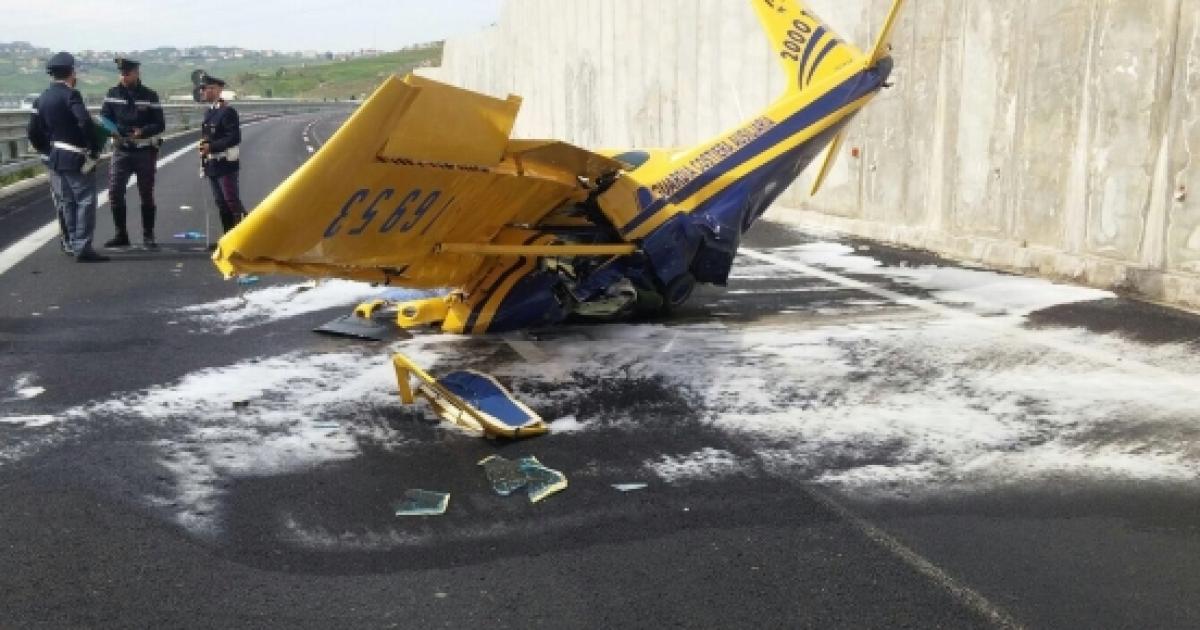 Sicilia: aereo precipita sulla statale 640, morto il pilota Sicilia: aereo precipita sulla statale 640, morto il pilota