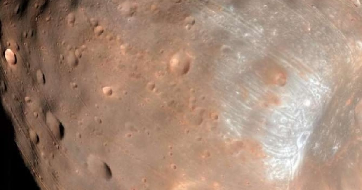 Experts discover rings on the surface of Mars that could form new moons