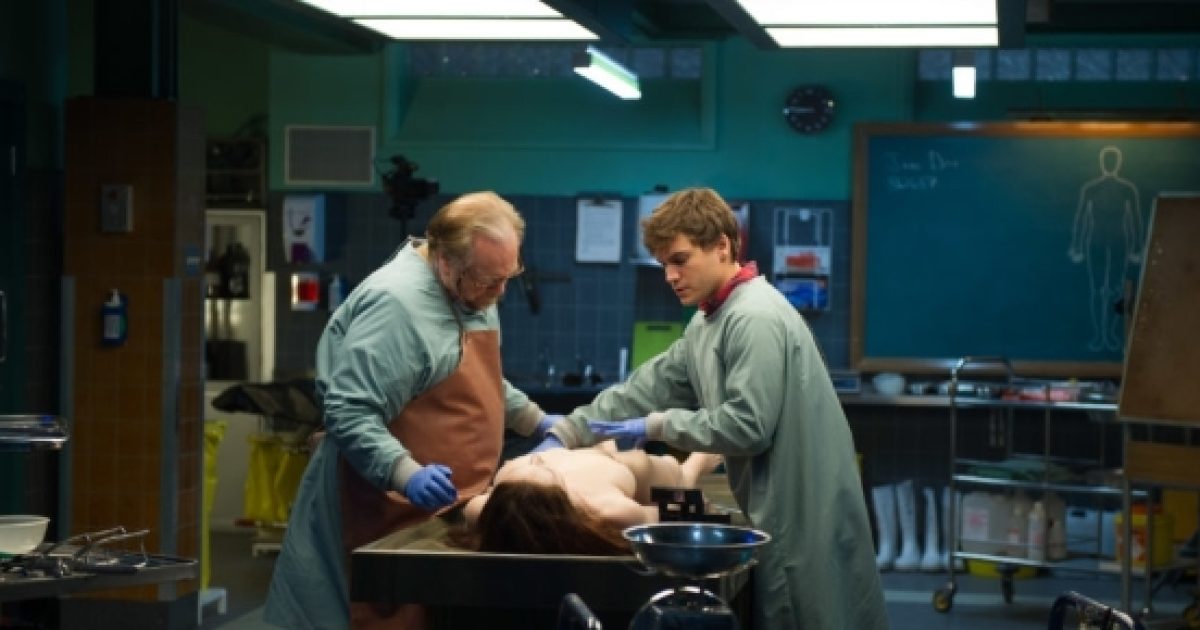 Suspense e immagini crude nell'horror 'Autopsy'