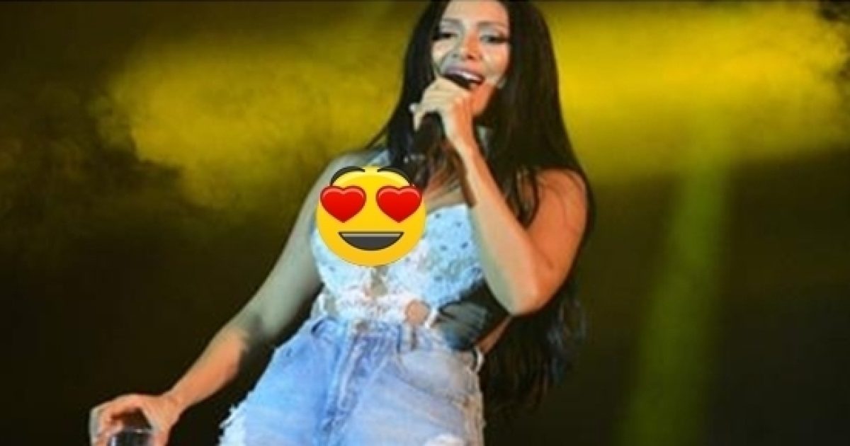 Simaria, da dupla com Simone, posta foto e detalhe nos seios chama a ...