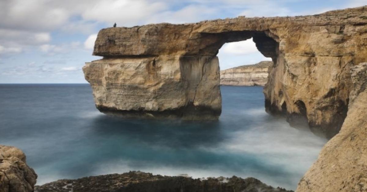 Azure Window arch seen on 'Game of Thrones' collapses