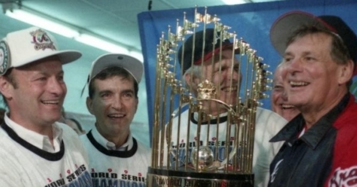 Atlanta Braves pay tribute to Bobby Cox with statue, first chop