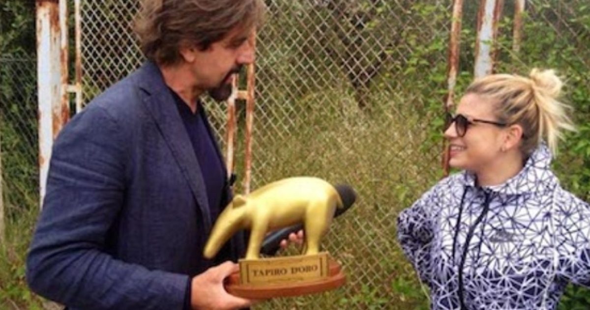 Gossip, scatta il bacio tra Valerio Staffelli e Emma Marrone: l ...