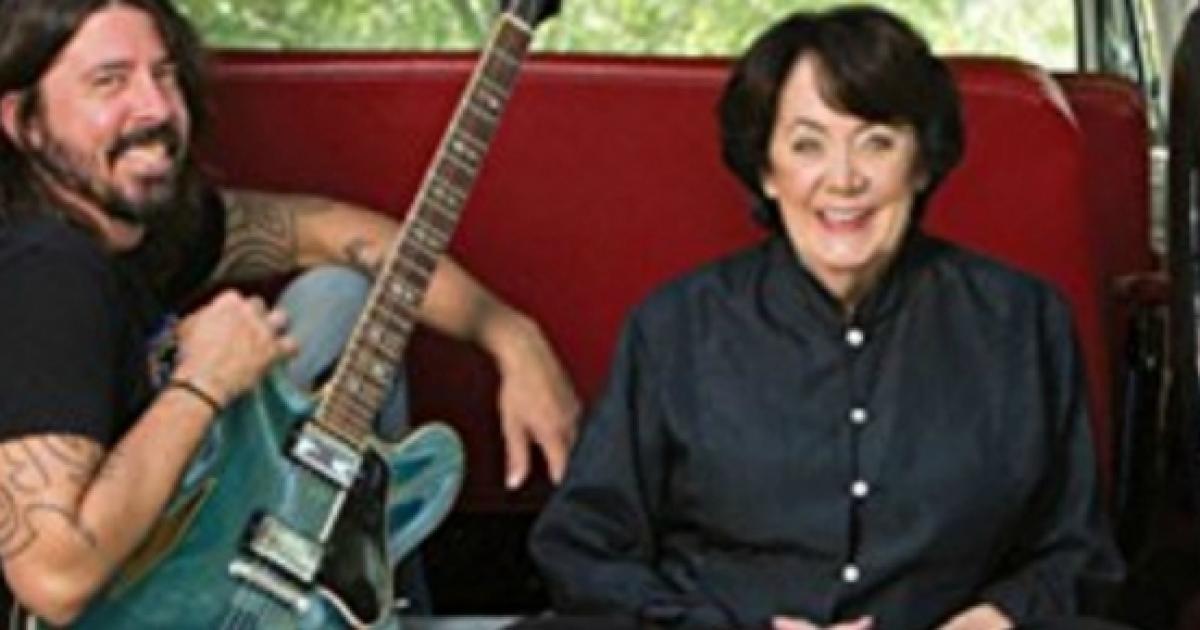 Rocker Dave Grohl gives his mom glowing credit in growing his talents