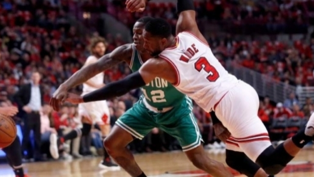 Dwayne Wade and the Bulls fall to Boston Celtics