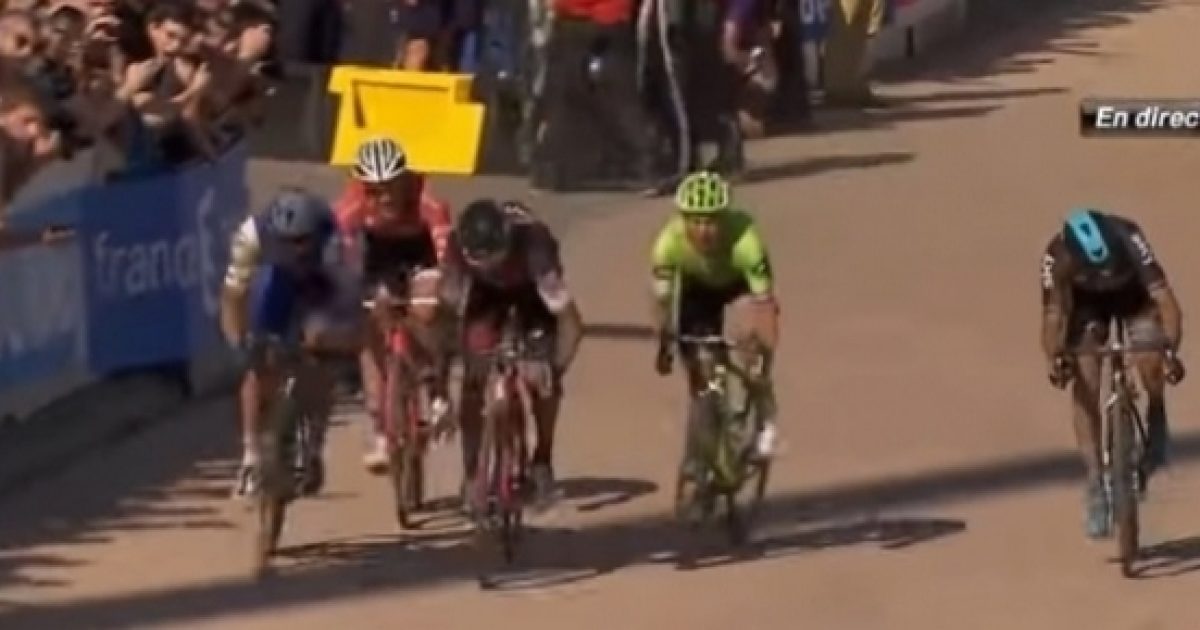 Ciclismo, una doppia punizione per Gianni Moscon