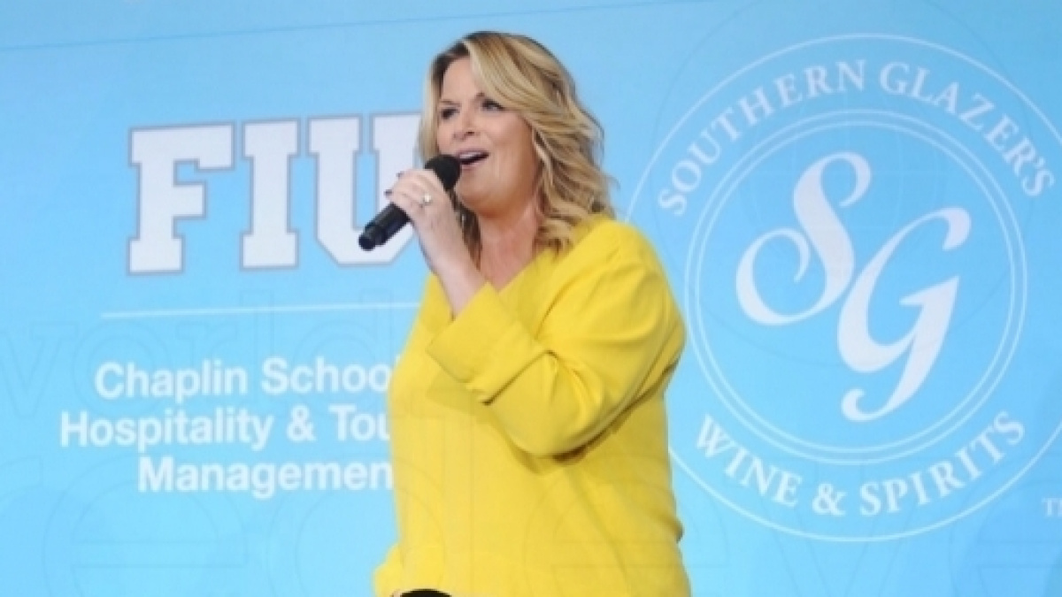Trisha Yearwood sings anthem at Nashville Predators game