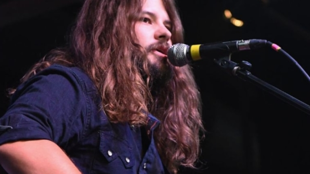 Singer-songwriter Brent Cobb offers show and unifying words to ...