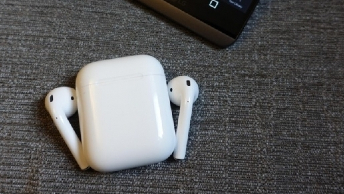 Majority of AirPods owners pleased with their Apple wireless Bluetooth ...