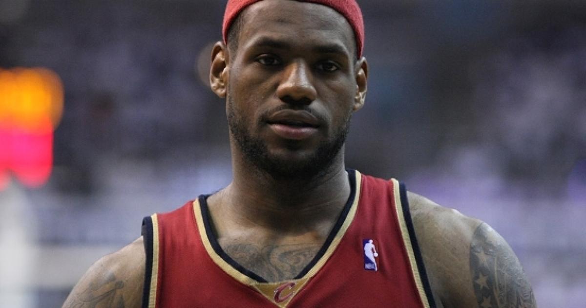 Magic Johnson congratulates LeBron for passing him in Finals triple doubles