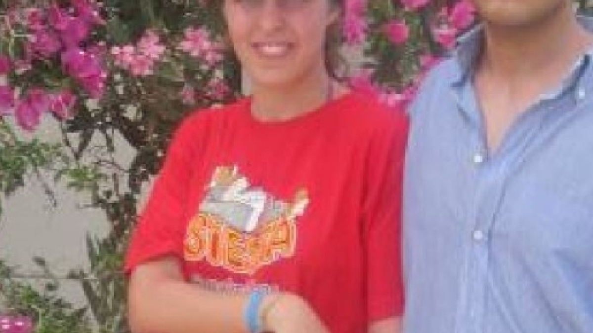 Ragazza uccisa a coltellate in vacanza in Sardegna, il fidanzato ...