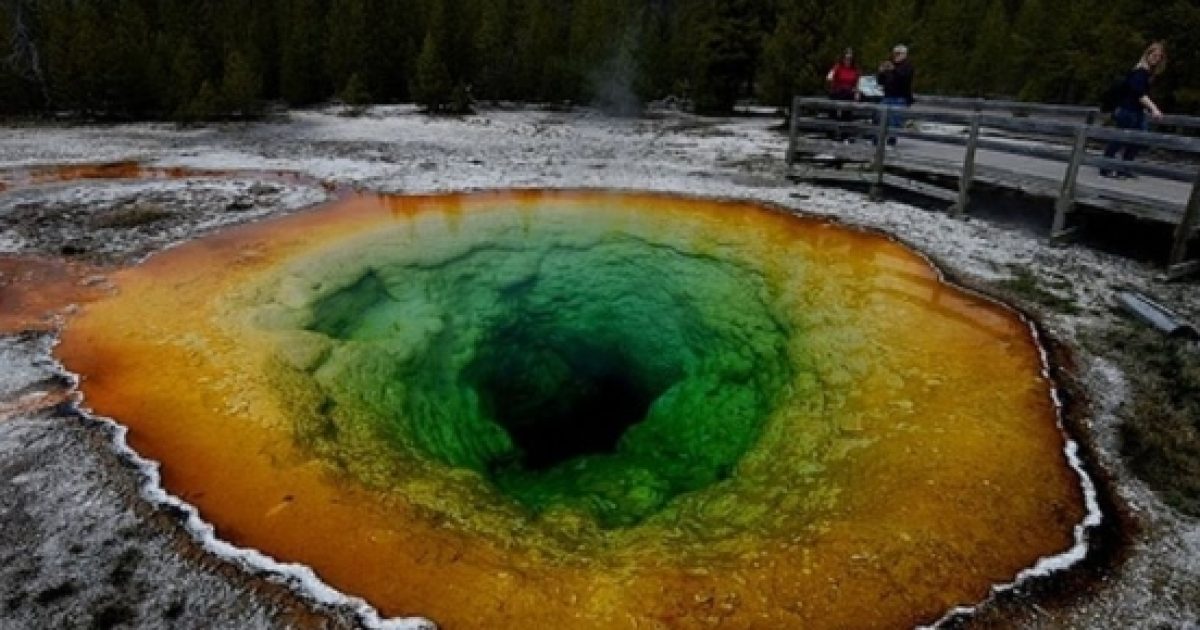 Man severely burned after falling into Yellowstone hot spring