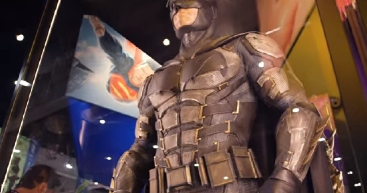 Upgraded Batmobile gets machine guns and missiles