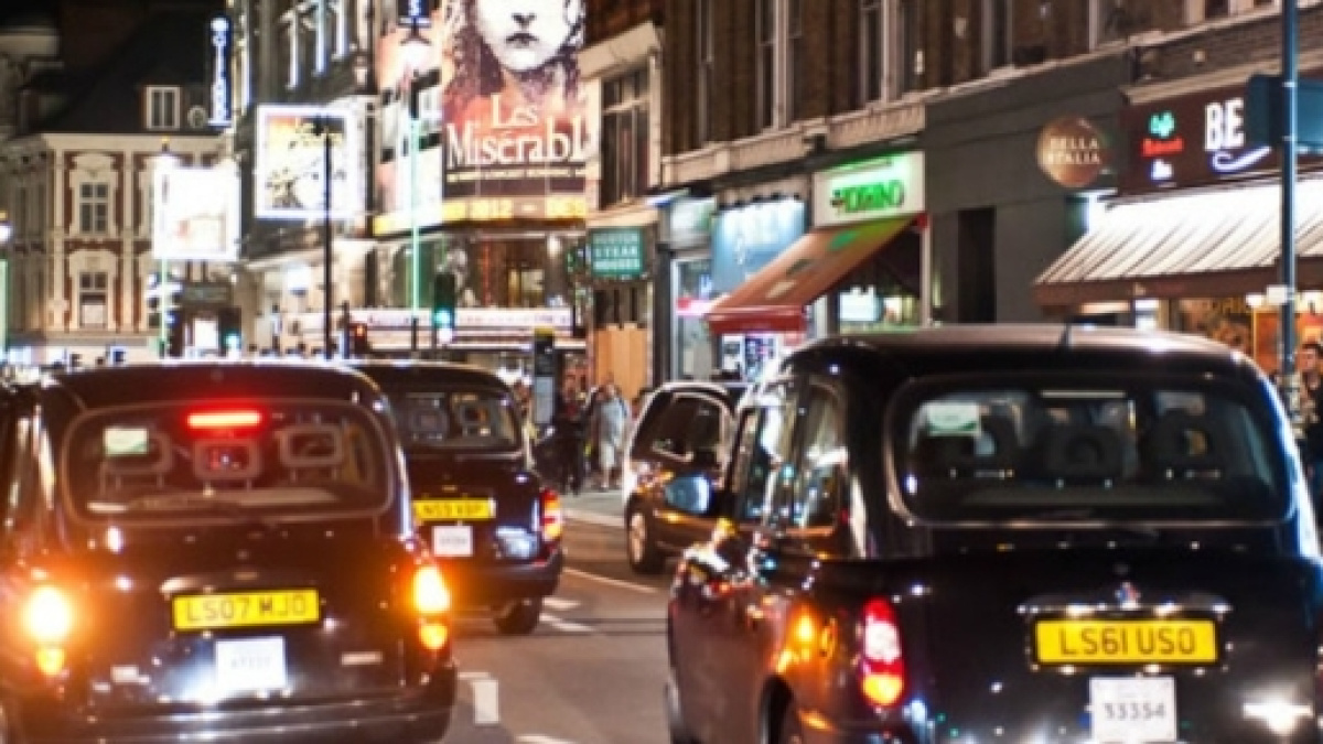 Gran Bretagna, potrebbero arrivare le multe per chi sosta con l'auto accesa