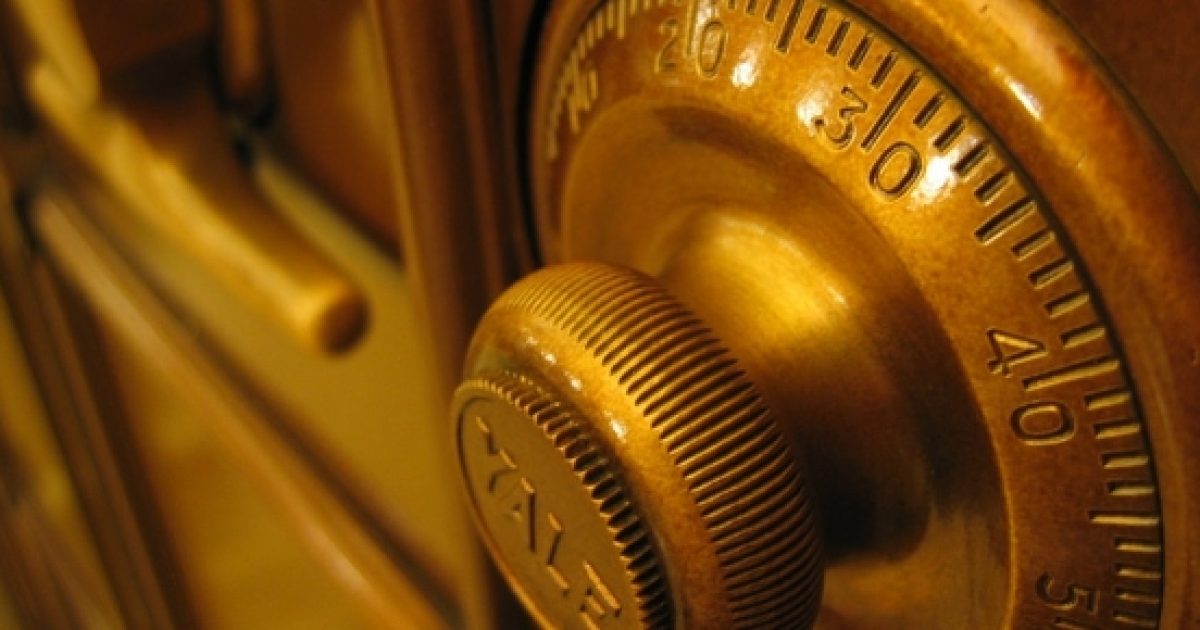 Robot cracks open a safe live on stage in Las Vegas