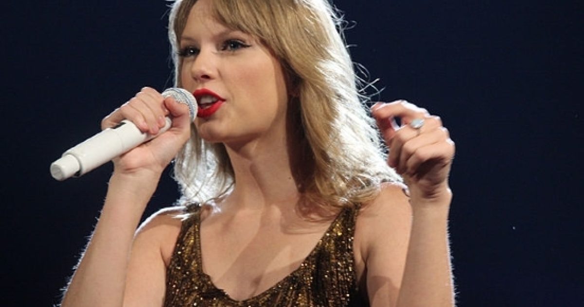4 Taylor Swift Songs You Should Really Have On Your Everyday Playlist